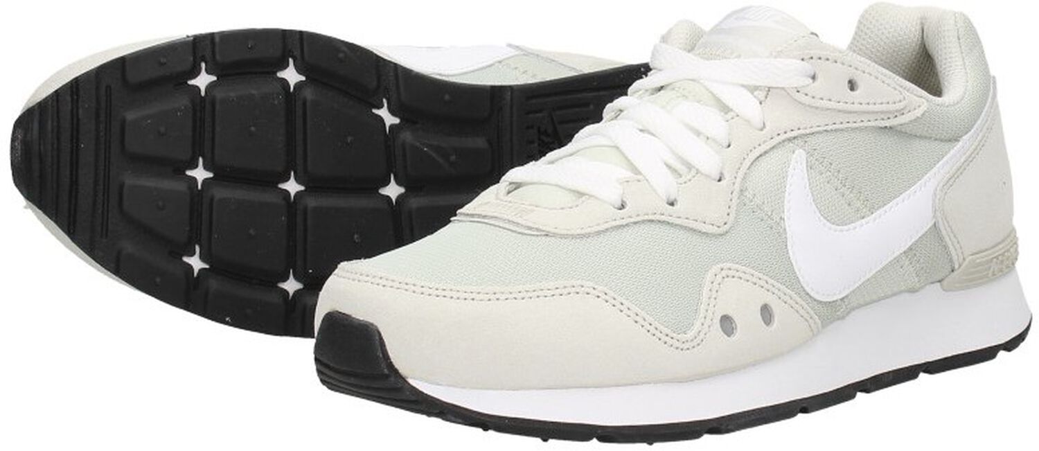Nike - Nike Venture Runner beige | Schuurman Schoenen